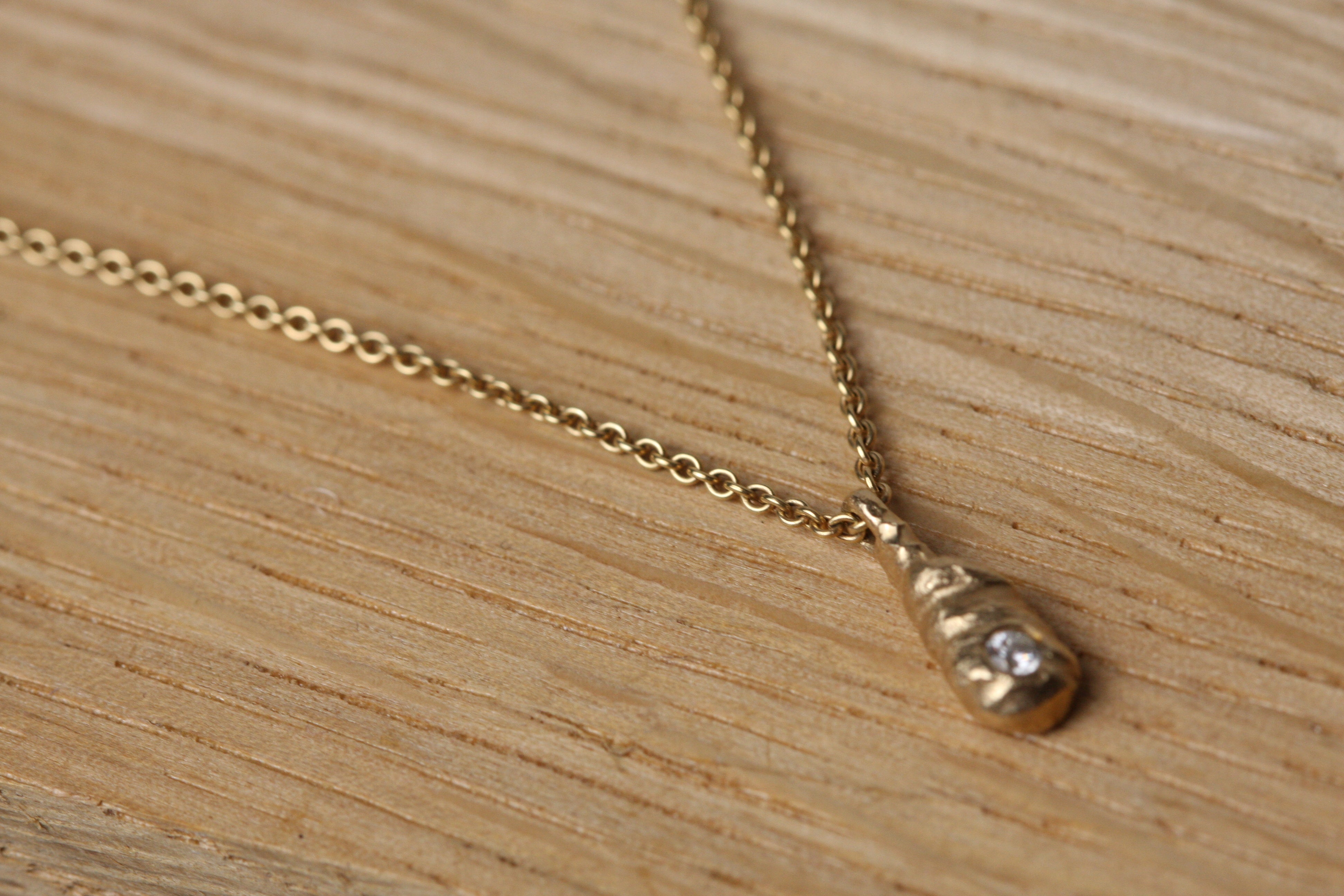 VAULT - Maria Sørensen 14ct yellow gold teardrop nugget diamond pendan ...
